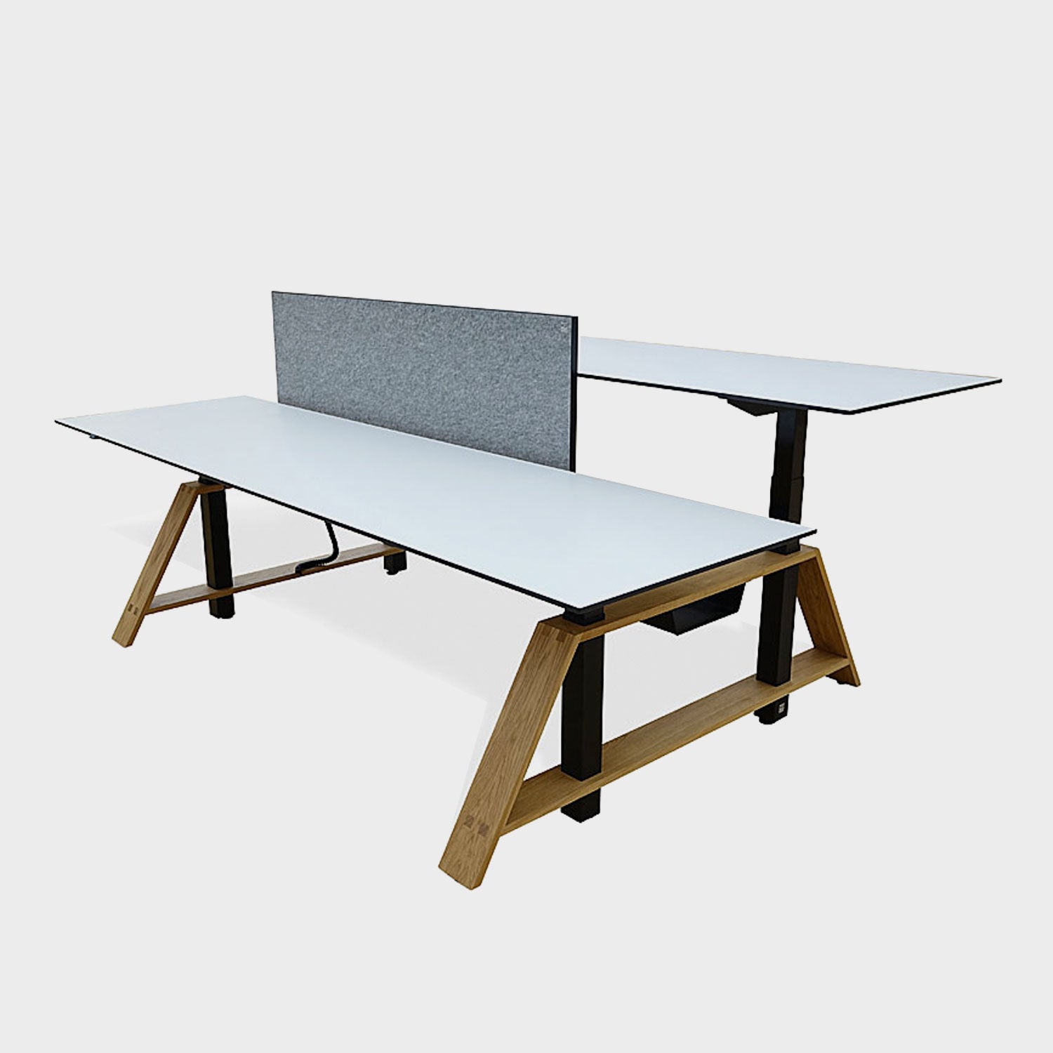Height-adjustable double workstation | Lots of space, beautiful design