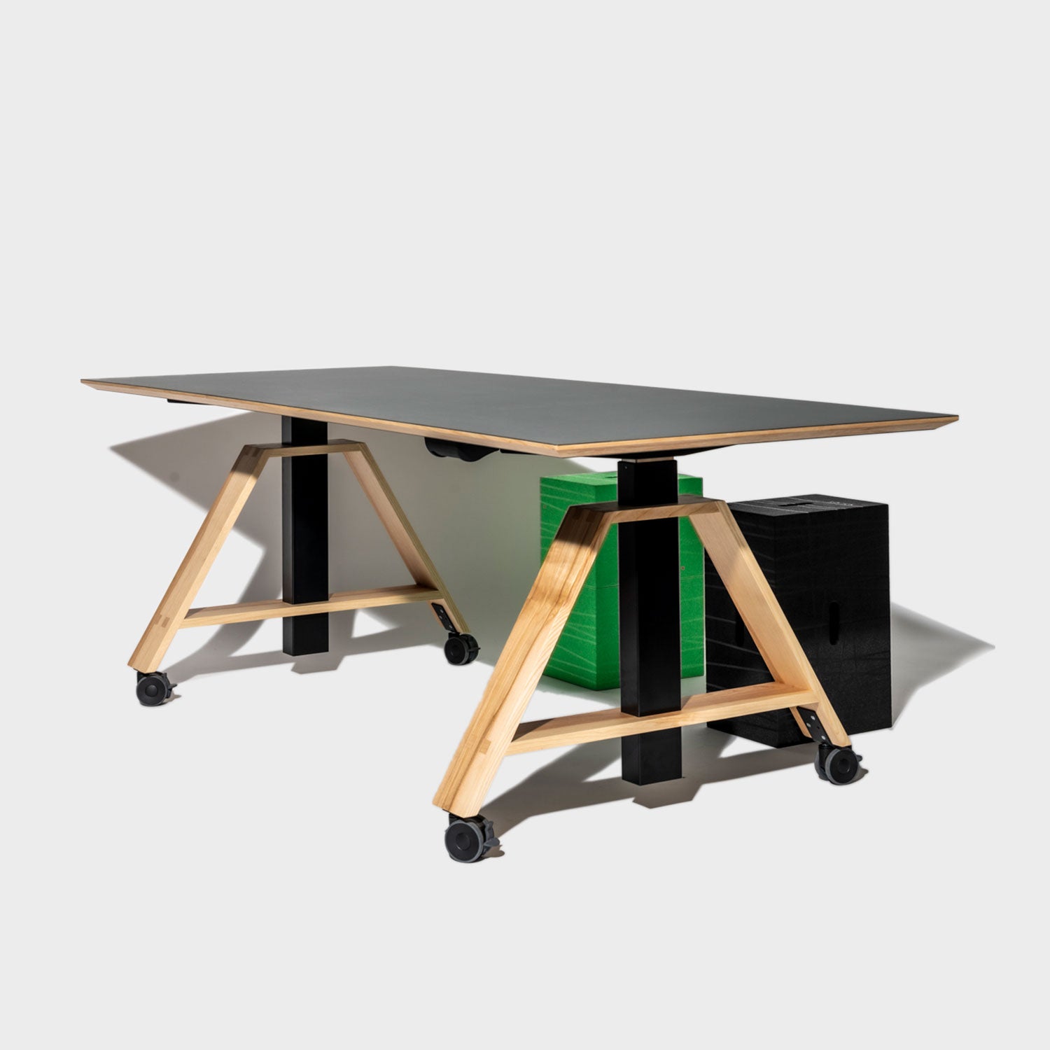 Desk with wheels | Height-adjustable group work table